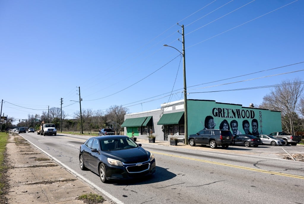 Harrell's and Son's barber shop in Macon, GA unveils new mural