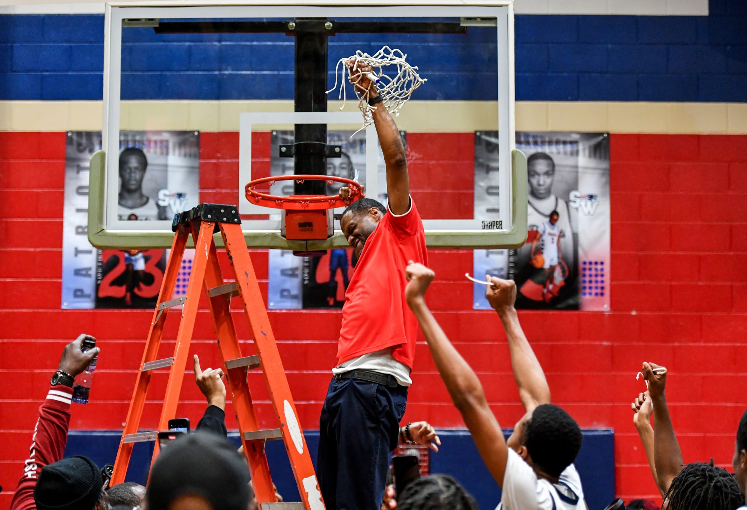 No. 1 Southwest defeats No. 8 Temple 65-52 in front of packed house to ...